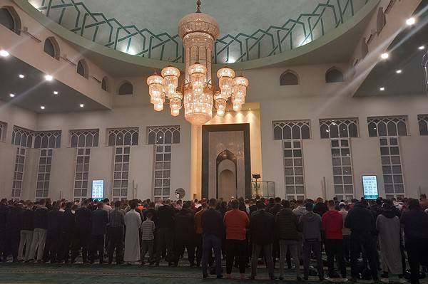 Prepune sarajevske džamije na noćnoj molitvi - Senzor.ba