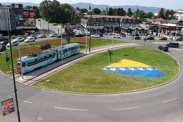 Lijepe slike sa Ilidže: Grb BiH uz novu tramvajsku prugu – Senzor.ba