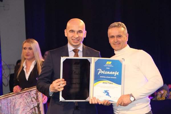 Nagradu u njegovo ime preuzeo babo Senad: Amel Tuka proglašen najboljim ...