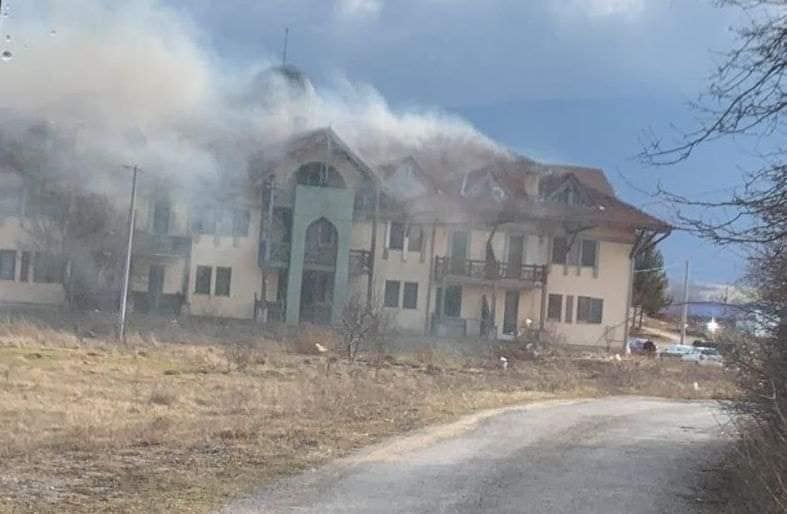 Krajina: Gori zgrada, 20-ak stanara bez krova nad glavom - Senzor.ba